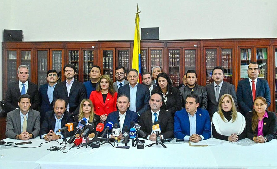 Senadores suspenden deliberaciones del Senado acogiendo solicitud del ...